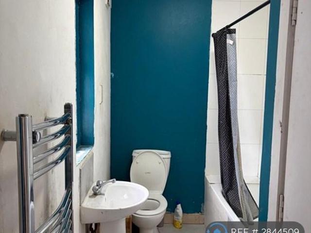 Apartment at Maple Road, Greater London