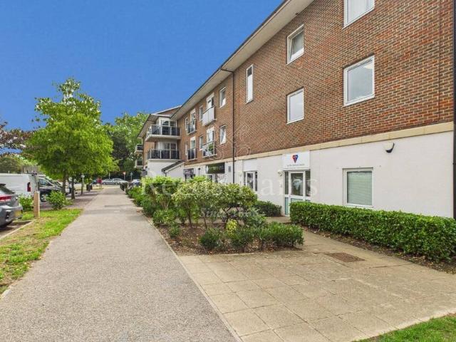 Apartment at Maplehurst Close, Dartford