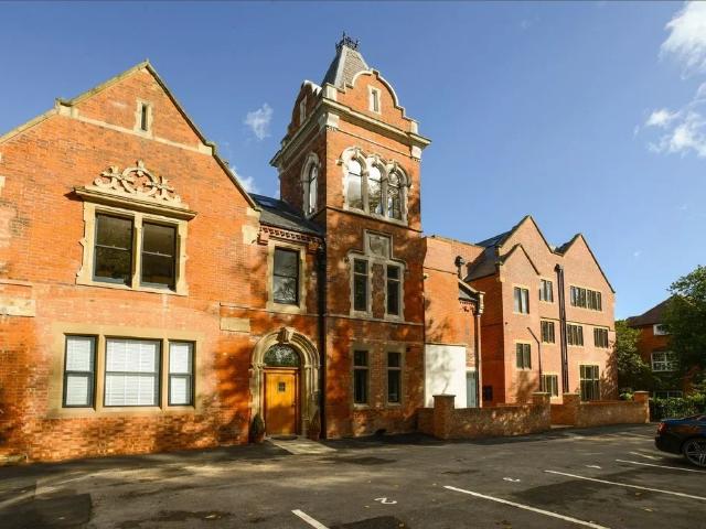 Apartment at Mapperley Road, Nottingham