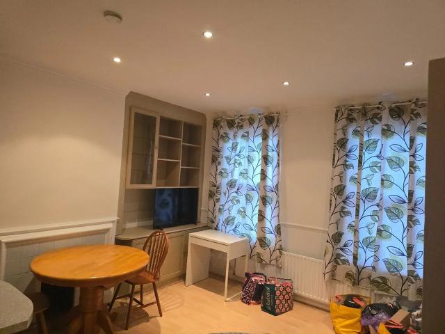 Apartment at Marchmont Road, Greater London
