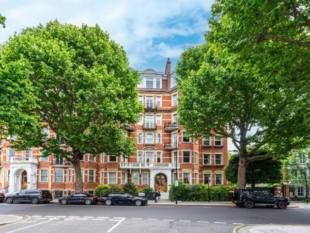 Apartment at Marloes Road, Greater London