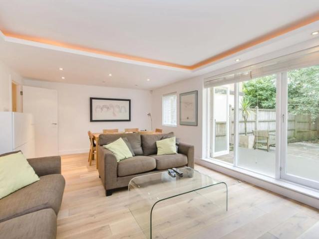 Apartment at Marlborough Hill, City of Westminster