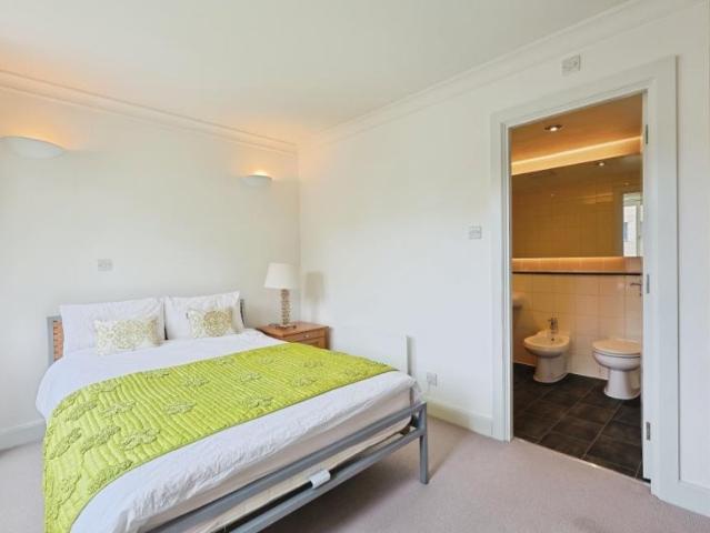 Apartment at Marlborough Hill, London