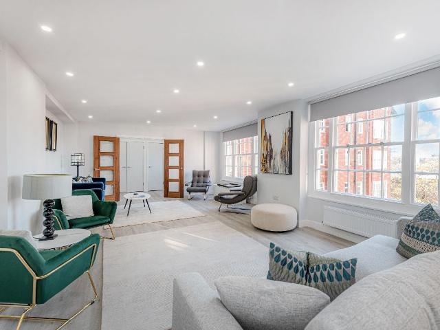 Apartment at Marlborough Place, City of Westminster