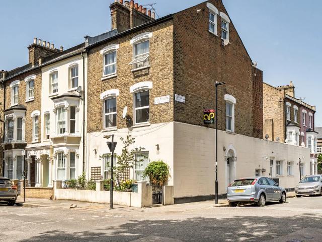 Apartment at Marlborough Yard, Greater London