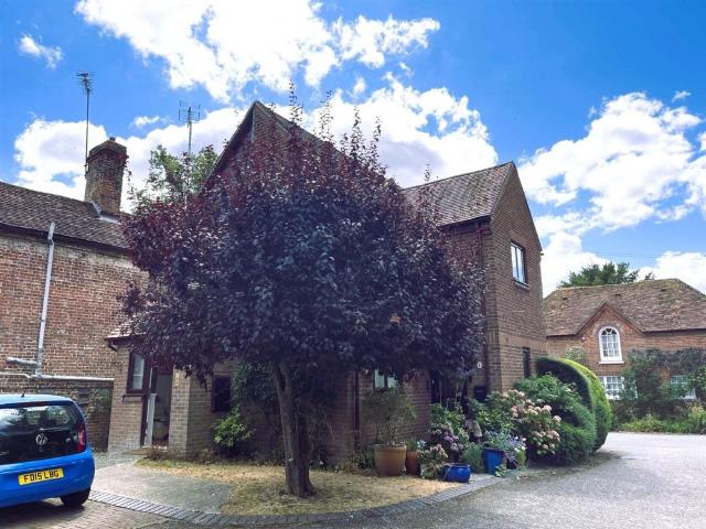 Apartment at Marshall's Court, Speen