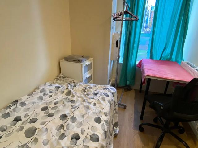 Apartment at Martindale Avenue, Greater London