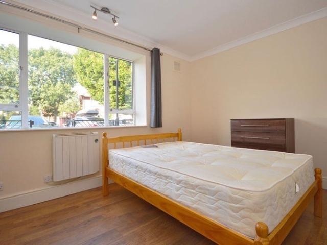 Apartment at Martindale Avenue, Greater London
