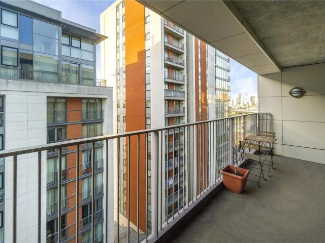 Apartment at Martindale Avenue, Greater London