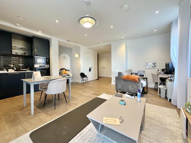 Apartment at Mary Neuner Road, Greater London