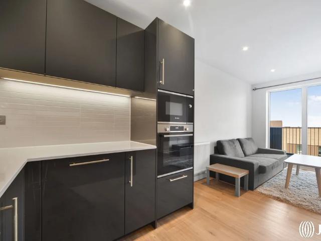 Apartment at Mary Neuner Road, Greater London