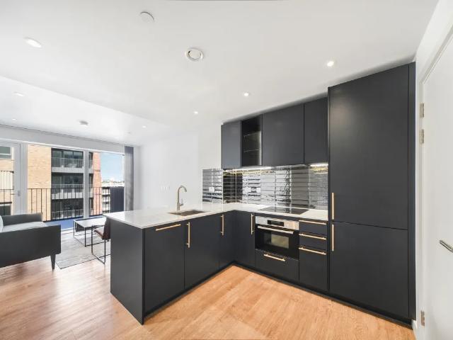 Apartment at Mary Neuner Road, Greater London