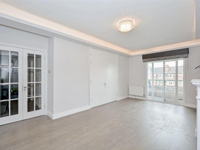 Apartment at Marylebone Road, City of Westminster