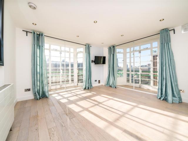 Apartment at Marylebone Road, City of Westminster