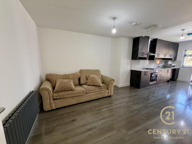 Apartment at Masefield Avenue, Greater London