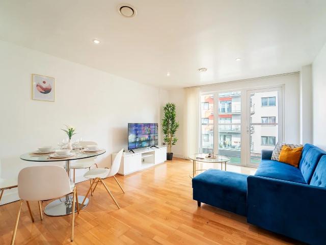 Apartment at Mast Quay, Greater London