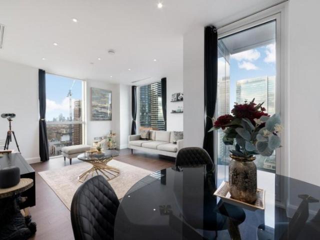 Apartment at Mastmaker Road, Greater London