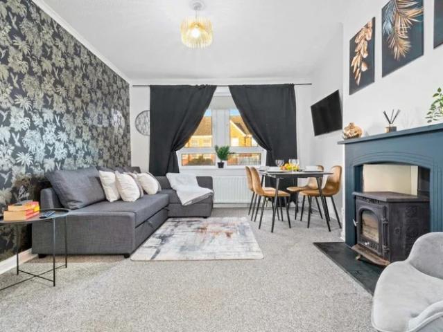 Apartment at McCulloch Avenue, Viewpark