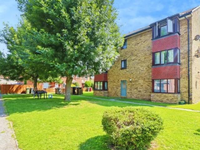 Apartment at Mead Avenue, Slough