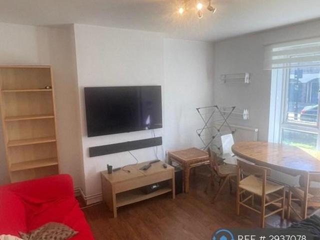 Apartment at Meadow Road, Greater London
