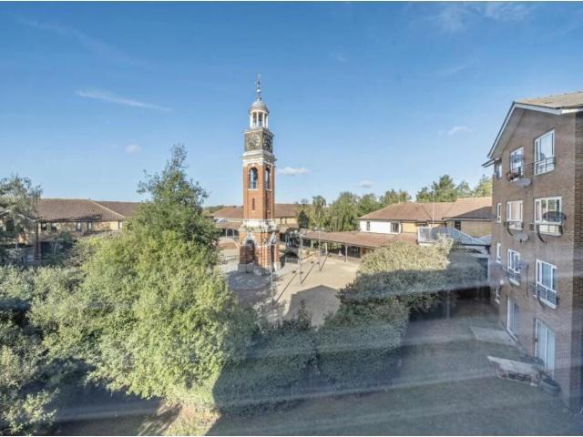 Apartment at Meadowford Close, Greater London