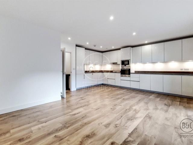 Apartment at Meadowside, Greater London