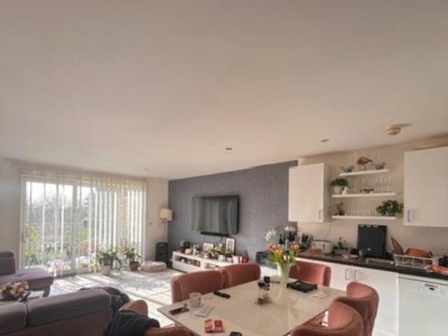Apartment at Meadowside, Greater London
