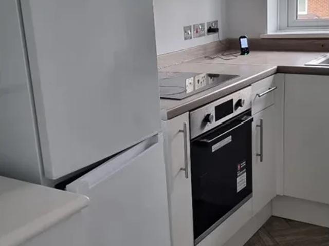 Apartment at Meadway Drive, Woking