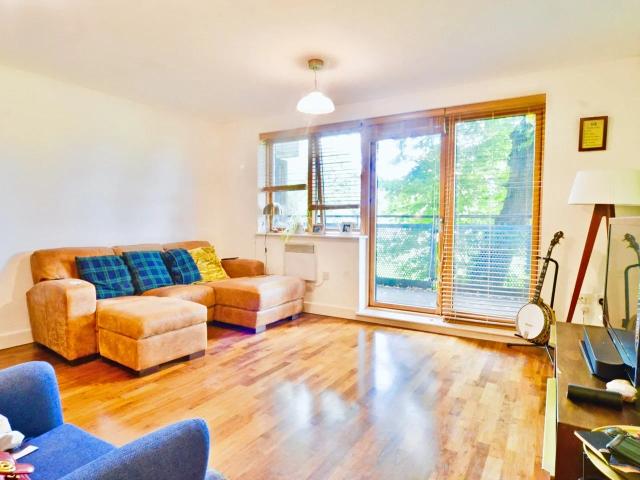 Apartment at Meath Crescent, Greater London