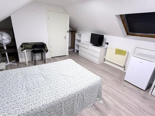Apartment at Melfort Road, Greater London