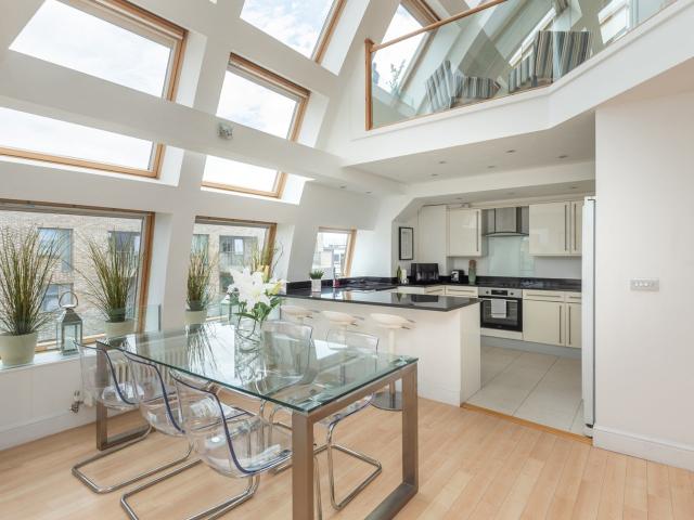 Apartment at Melfield Gardens, Greater London