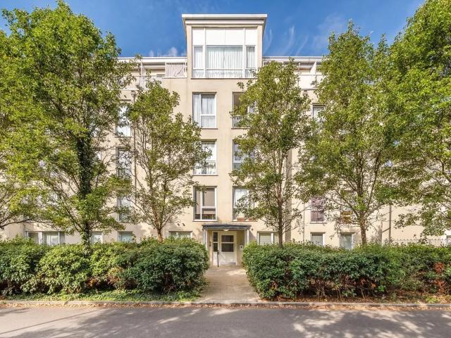Apartment at Melliss Avenue, Greater London