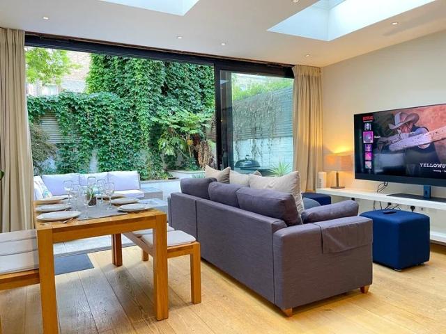 Apartment at Melrose Terrace, Greater London