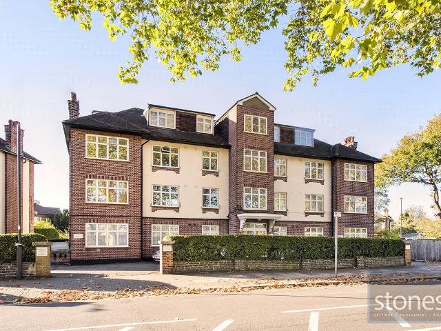 Apartment at Melrose Avenue, Greater London