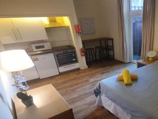 Apartment at Melrose Avenue, Greater London
