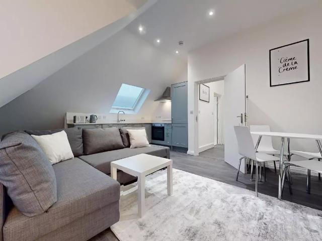 Apartment at Melrose Avenue, Greater London