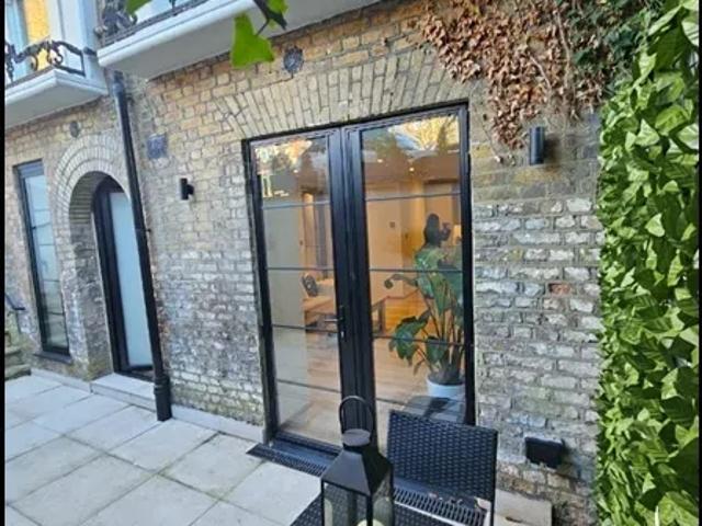 Apartment at Melrose Road, Greater London