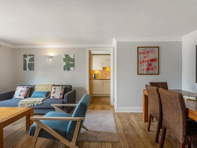 Apartment at Melville Place, Greater London