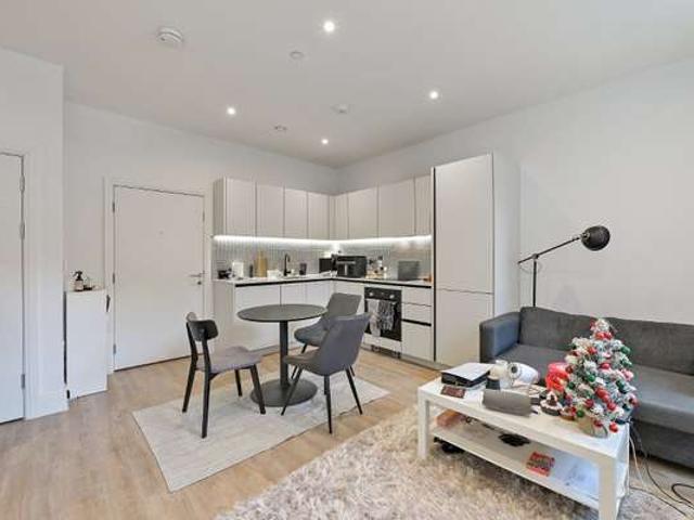 Apartment at Memorial Avenue, Slough
