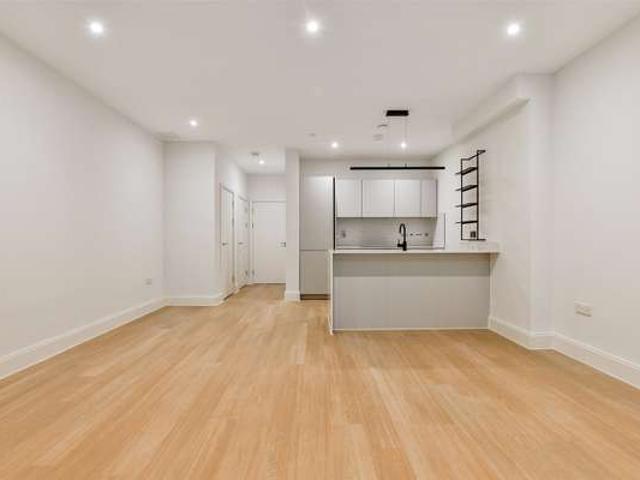 Apartment at Memorial Avenue, Slough