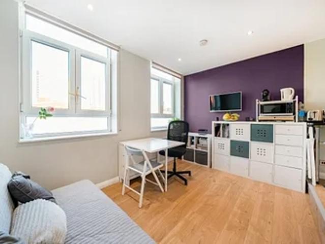 Apartment at Mercia Grove, Greater London