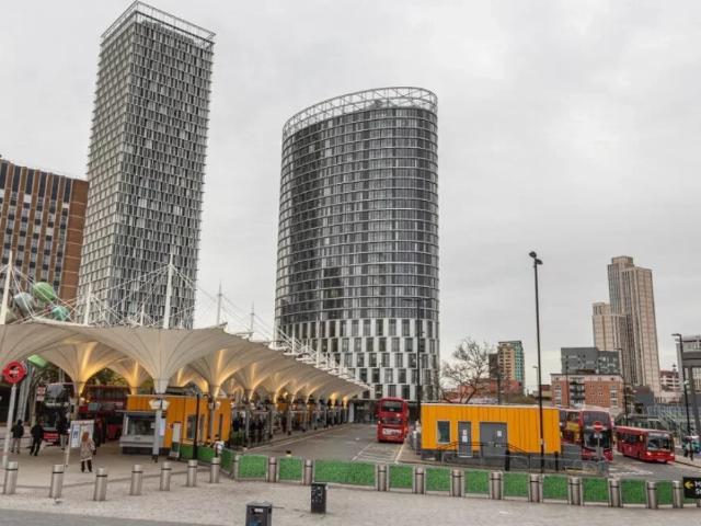 Apartment at Meridian Square, Greater London