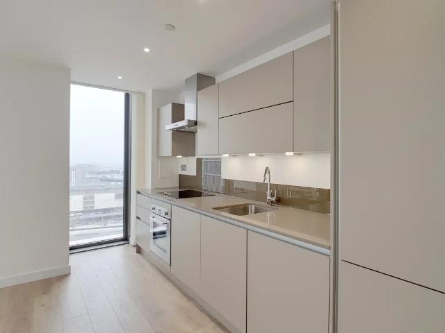 Apartment at Meridian Square, Greater London