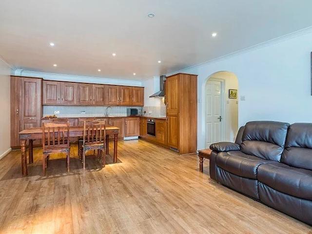 Apartment at Meridian Place, Greater London