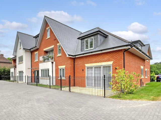 Apartment at Merrymeade Chase, Brentwood