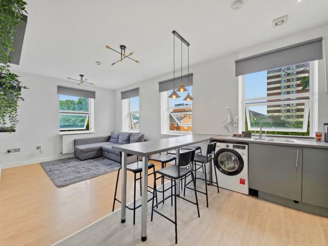 Apartment at Merton High Street, Greater London