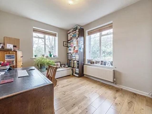 Apartment at Merton Road, Greater London