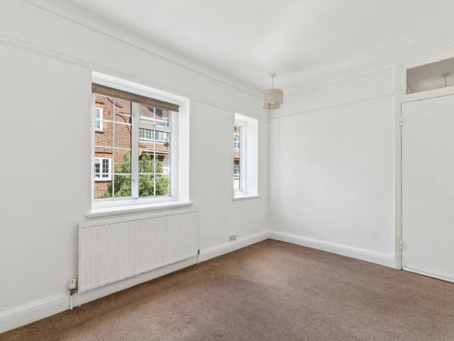 Apartment at Mitcham Lane, Greater London