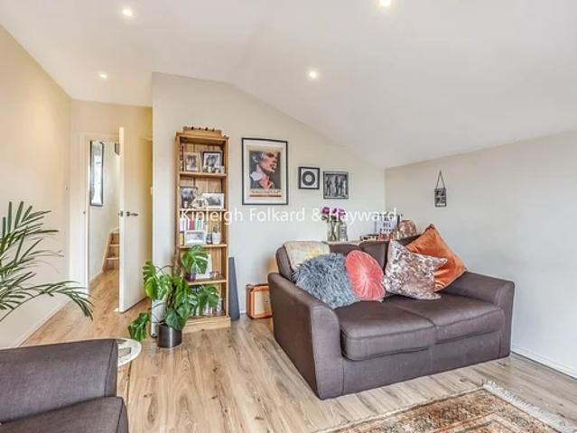 Apartment at Mitcham Lane, Greater London
