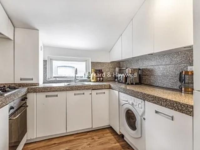 Apartment at Mitcham Lane, Greater London